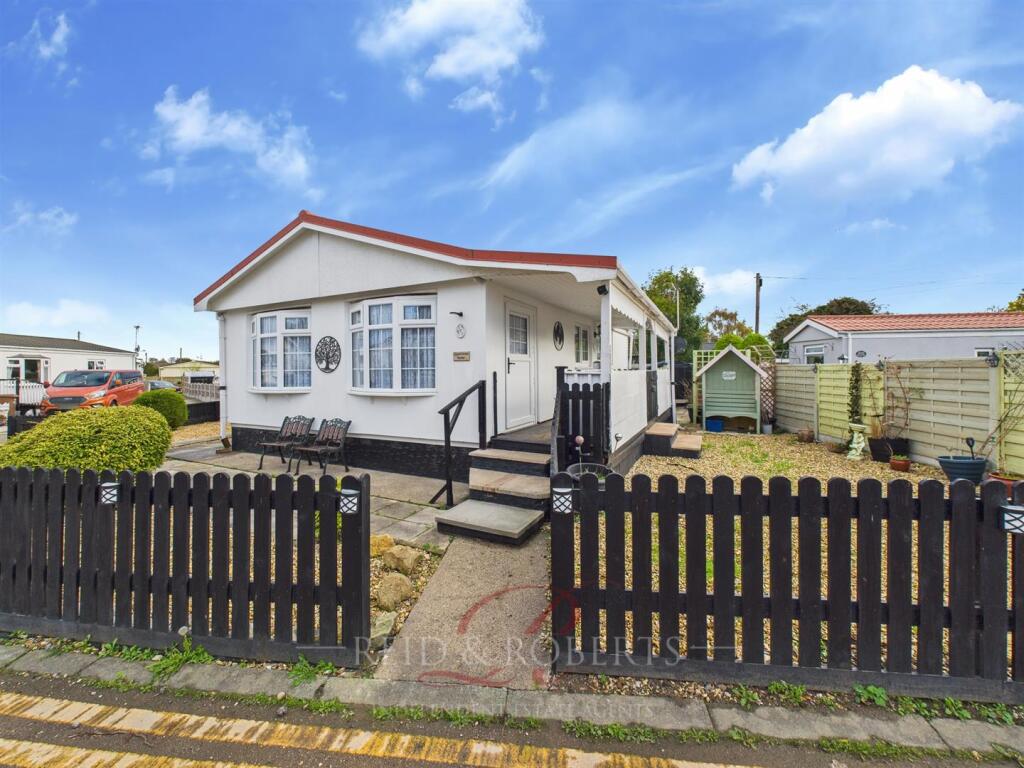 2 bedroom mobile home for sale in Gladstone Way, Mancot, Deeside, CH5