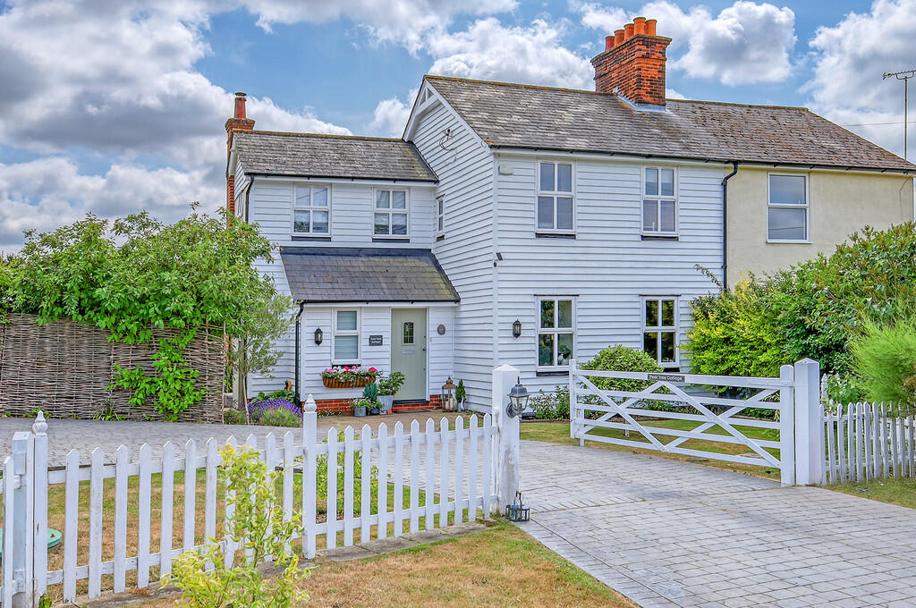 4 bedroom semi-detached house for sale in Smallgains Lane, Stock, CM4