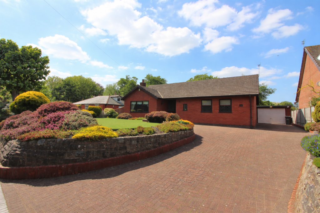 2 bedroom bungalow for sale in Robins Lane, Carleton, FY6