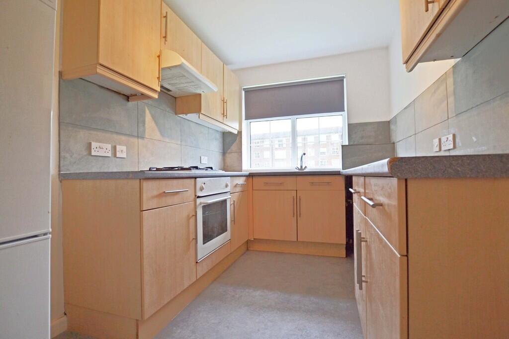 2 bedroom apartment for sale in Withdean Rise, Brighton, BN1 6YG, BN1