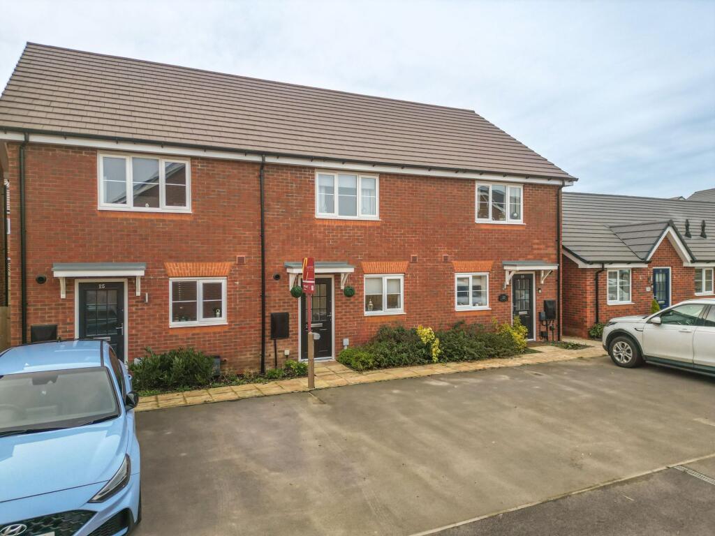 2 bedroom terraced house for sale in Lords Avenue, Nuneaton, CV11
