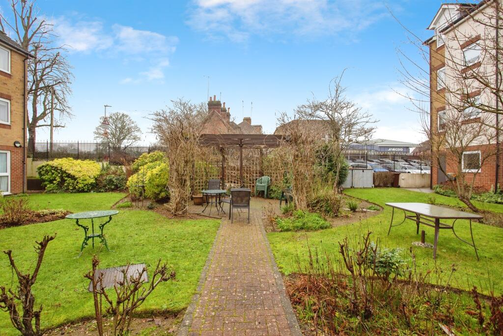 1 bedroom apartment for sale in Lower High Street, Watford, WD17