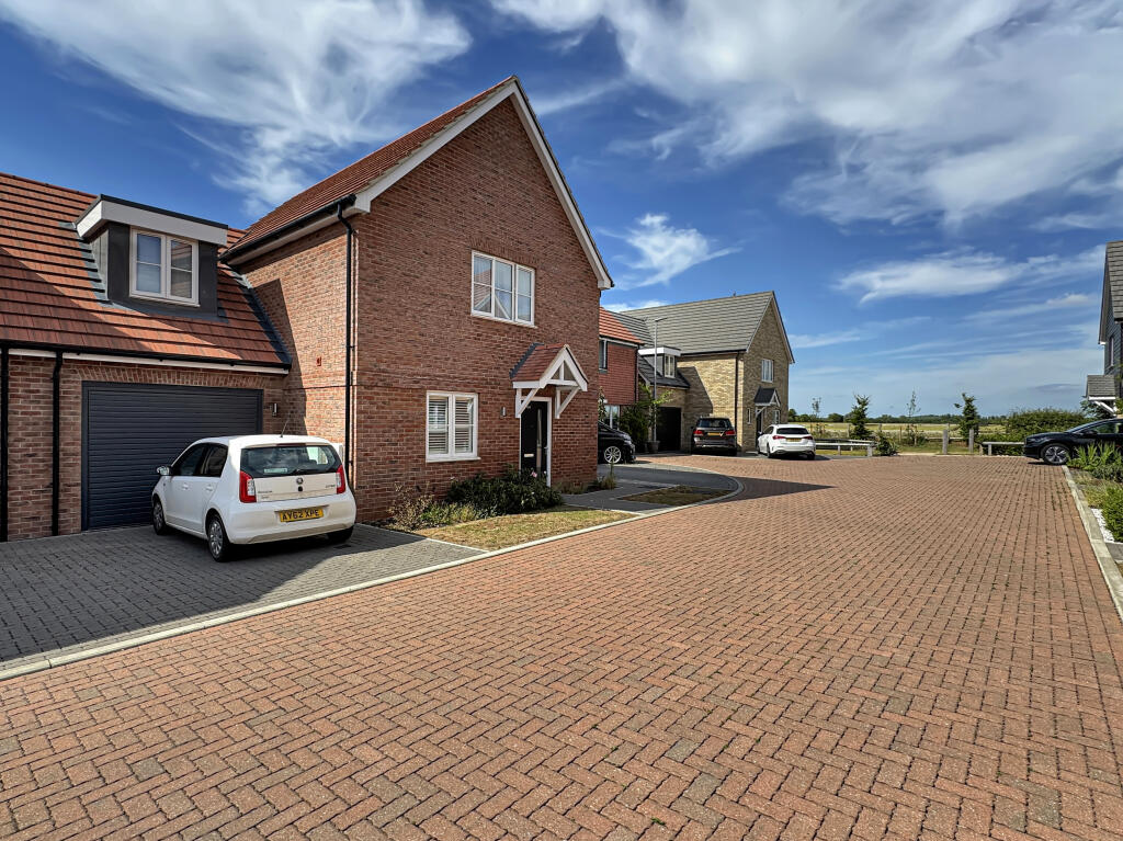 3 bedroom semi-detached house for sale in Bennett Way, Sawston, CB22
