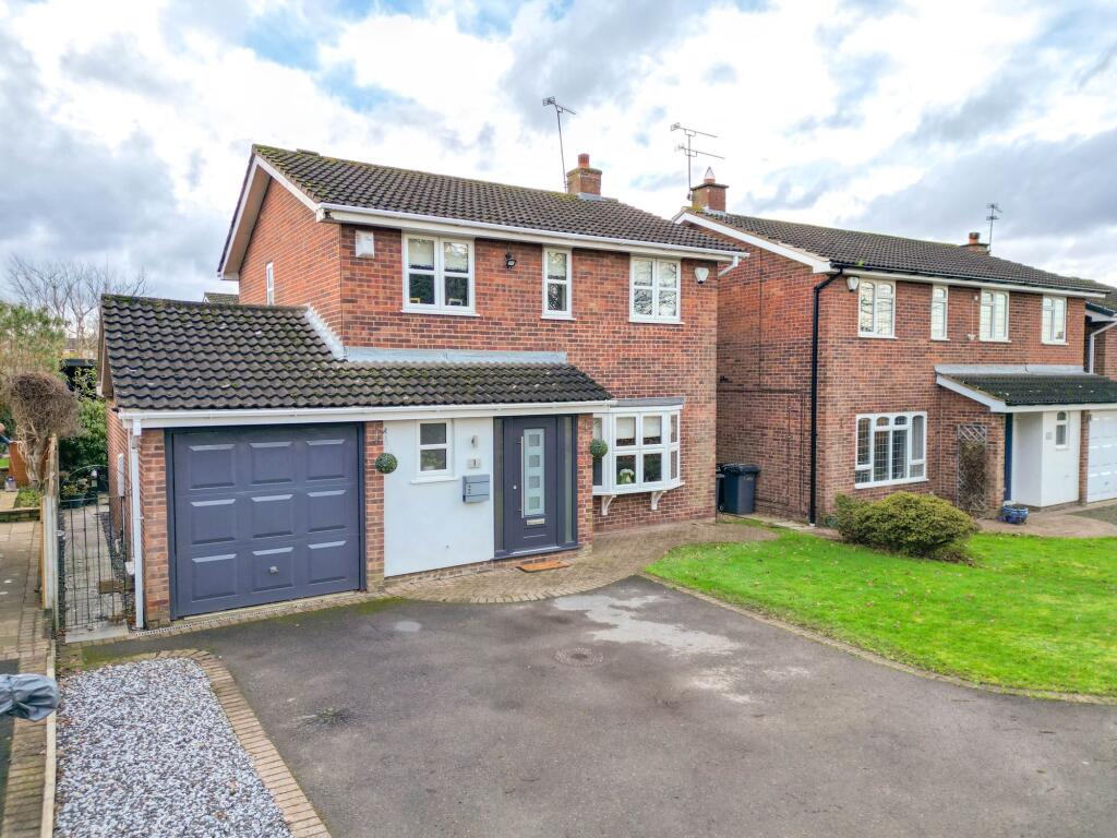 3 bedroom detached house for sale in Ragley Way, Nuneaton, CV11