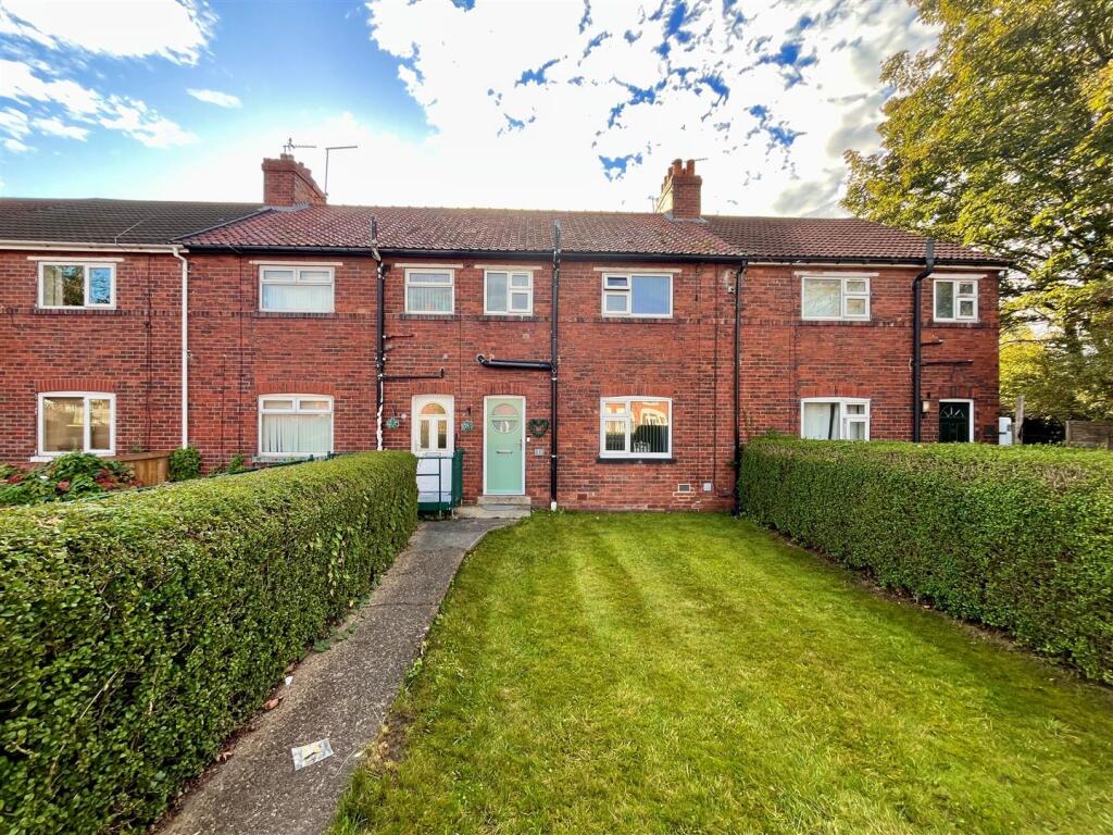 3 bedroom terraced house for sale in Wakefield Road, Swillington, Leeds ...
