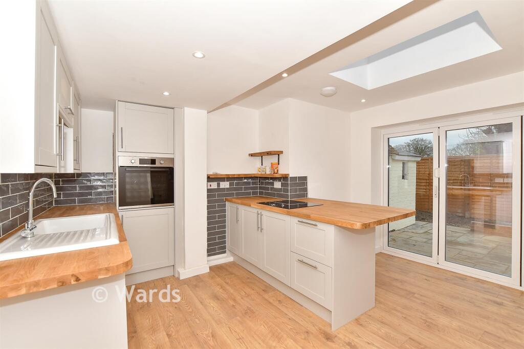 4 bedroom cottage for sale in Weald North, Smarden, Ashford, Kent, TN27