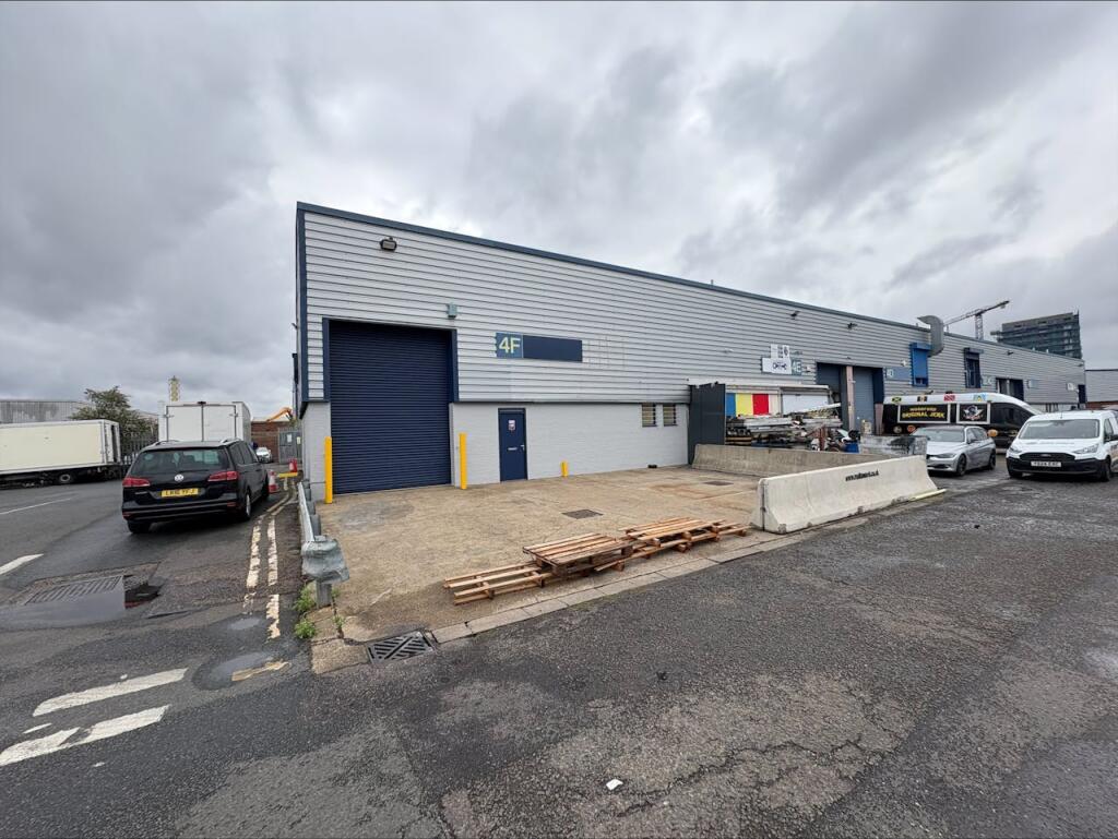 Warehouse to lease in Standard Industrial Estate, Henley Road, London ...