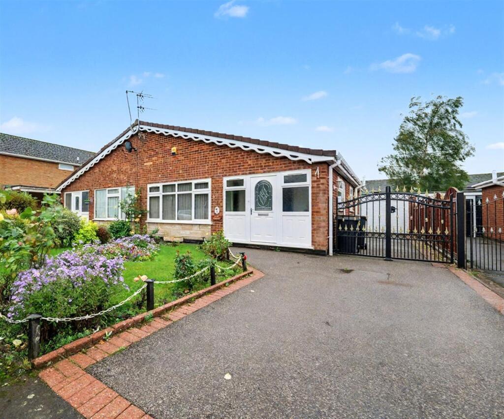 2 bedroom semi-detached bungalow for sale in Barne Close, Nuneaton, CV11