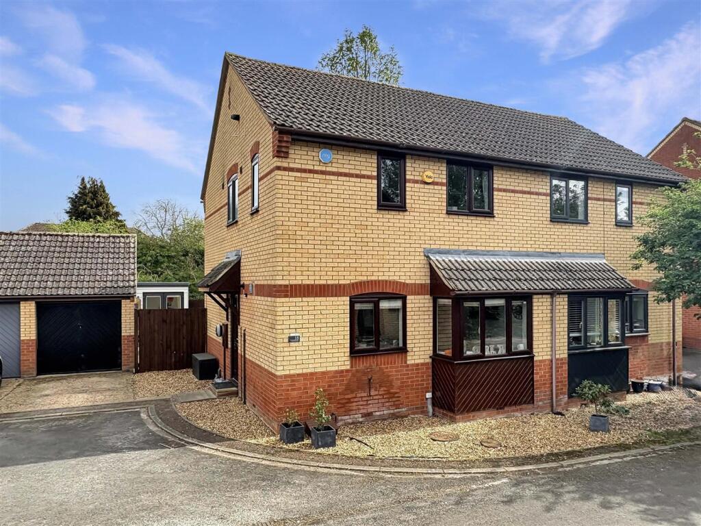 3 bedroom semi-detached house for sale in Mander Way, Cambridge, CB1