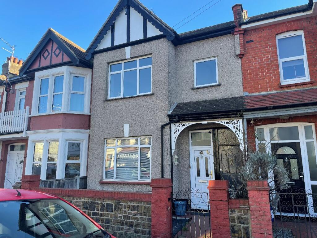 1 bedroom flat for rent in Flat, Hildaville Drive, Westcliff-on-Sea, SS0