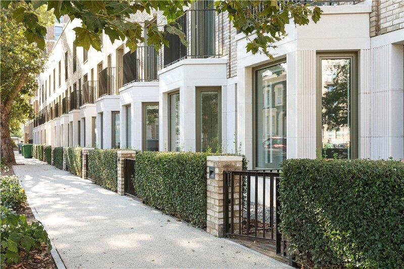 3 bedroom terraced house for sale in Wansey Street, London, SE17