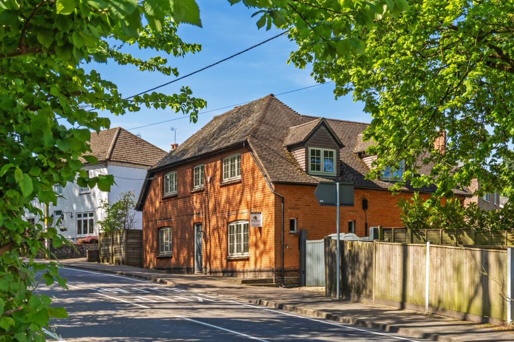 4 bedroom detached house for sale in High Street, Twyford, SO21