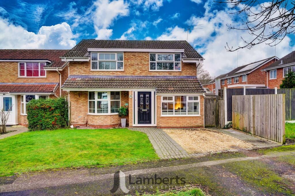 4 bedroom detached house for sale in Atcham Close, Redditch, B98