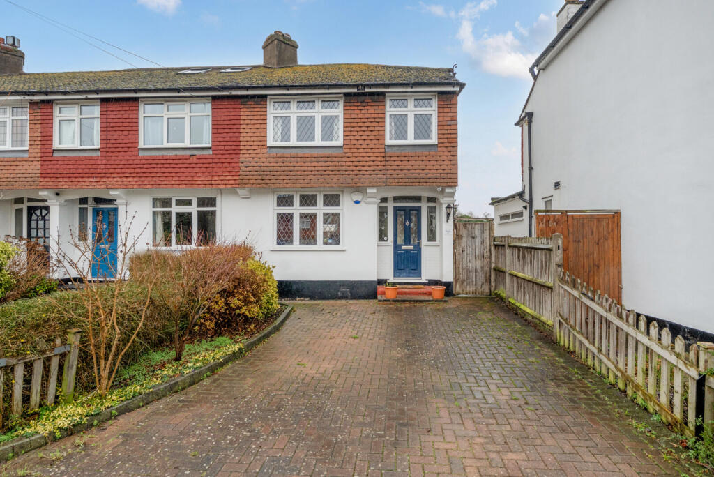 3 bedroom end of terrace house for sale in Rose Walk, Surbiton, KT5