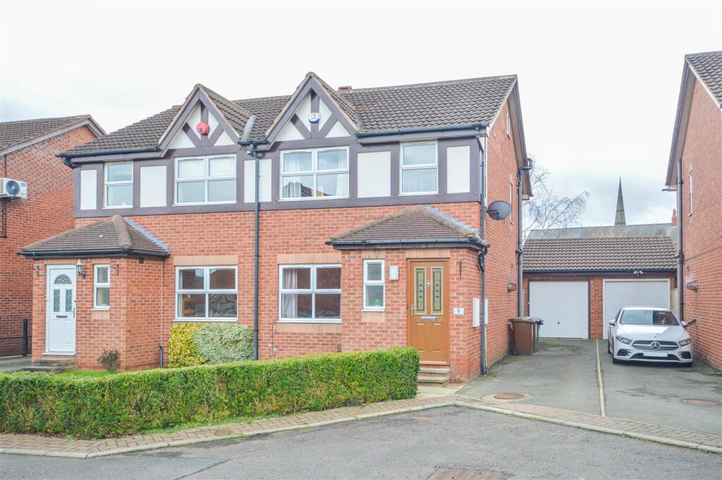 4 bedroom semi-detached house for sale in Kingsway Court, Ossett, WF5