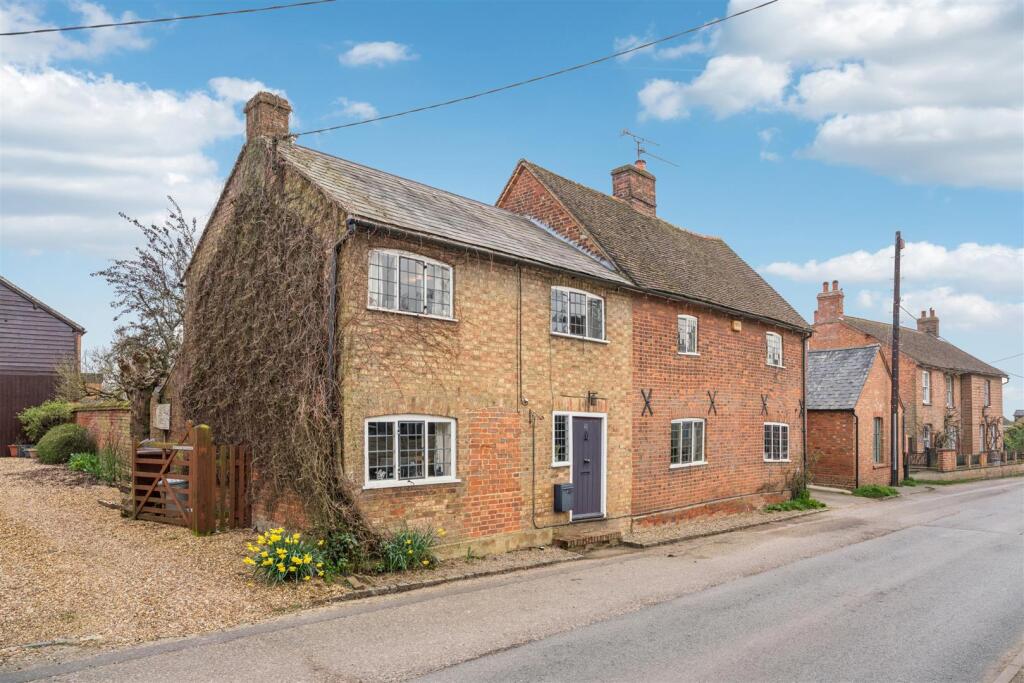 3 bedroom detached house for sale in Dunton Road, Stewkley ...