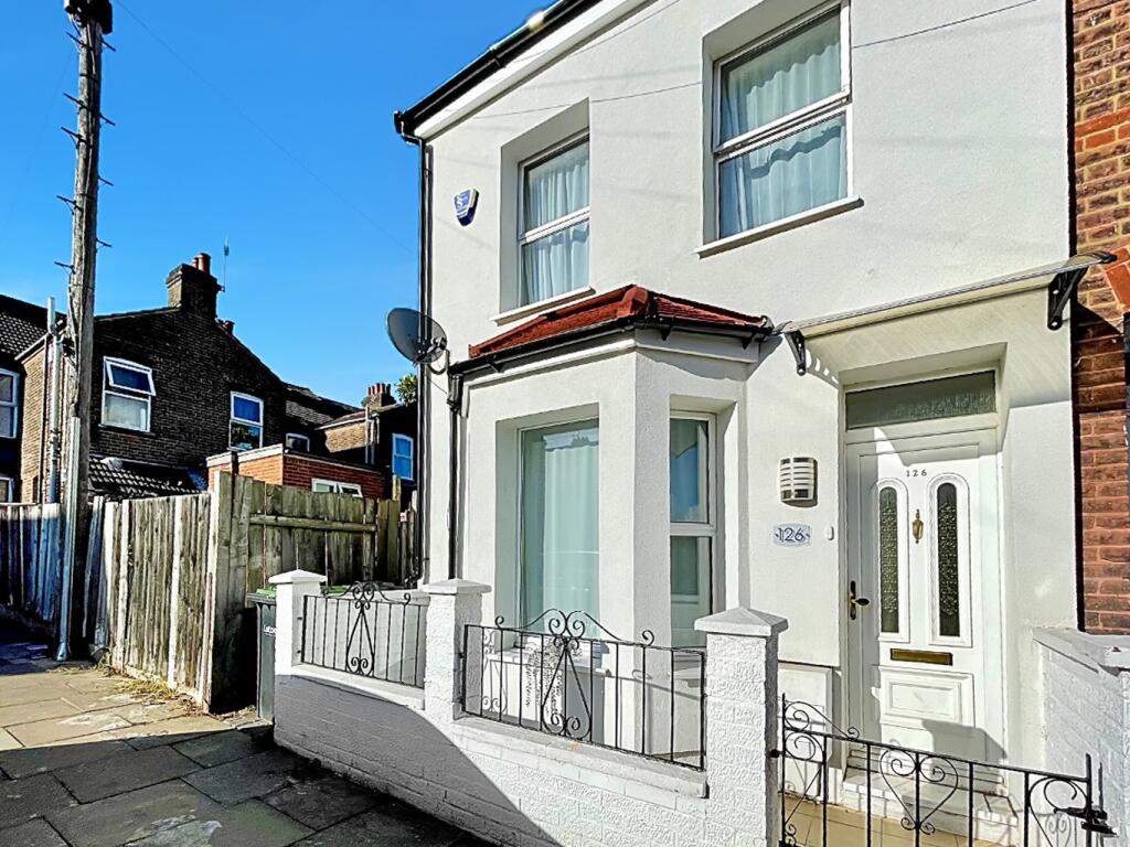 3 bedroom end of terrace house for sale in Maple Road West, Luton ...