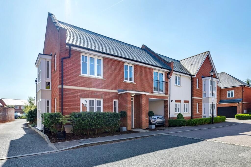 4 bedroom link detached house for sale in Whitley Link, Chelmsford, CM2