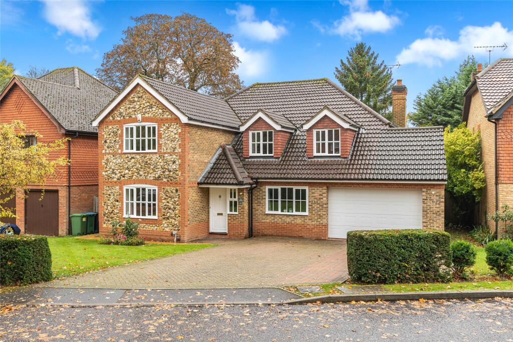 5 bedroom detached house for sale in Lingfield Way, Watford ...