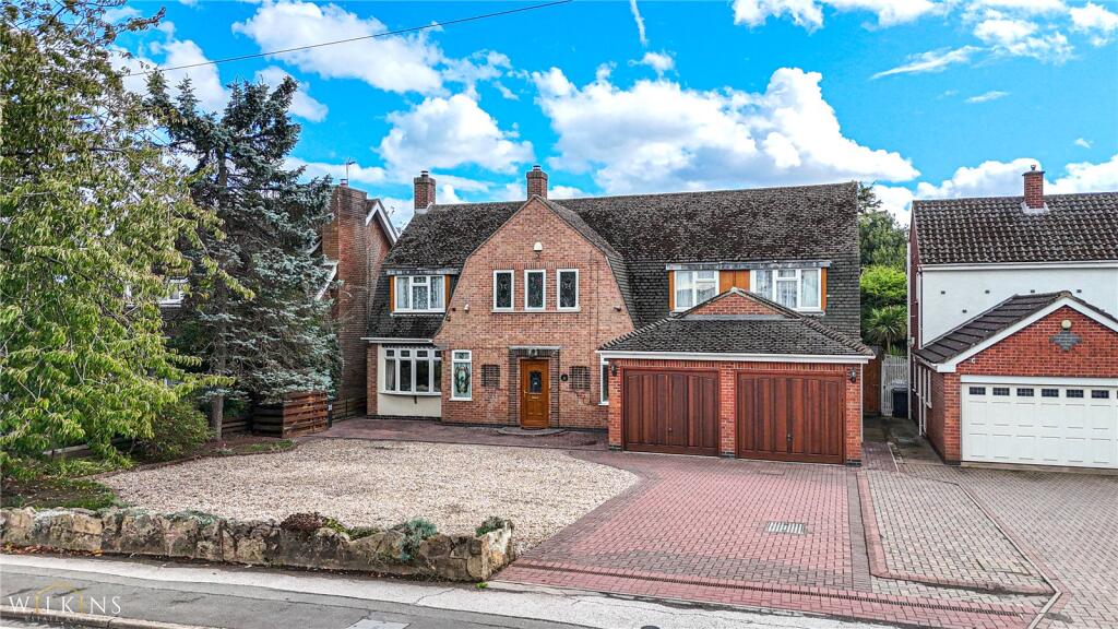 4 bedroom detached house for sale in The Long Shoot, Nuneaton ...
