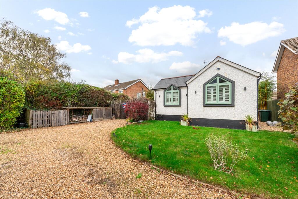 2 bedroom bungalow for sale in Cotton End Road, Wilstead, Bedfordshire ...