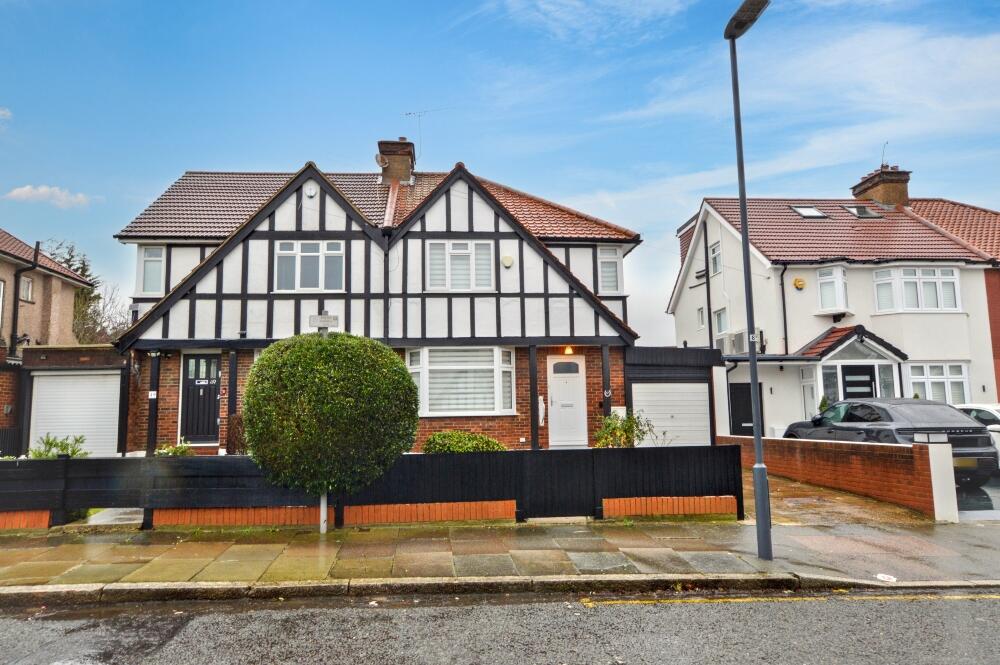 3 bedroom semi-detached house for sale in Cavendish Avenue, HA1