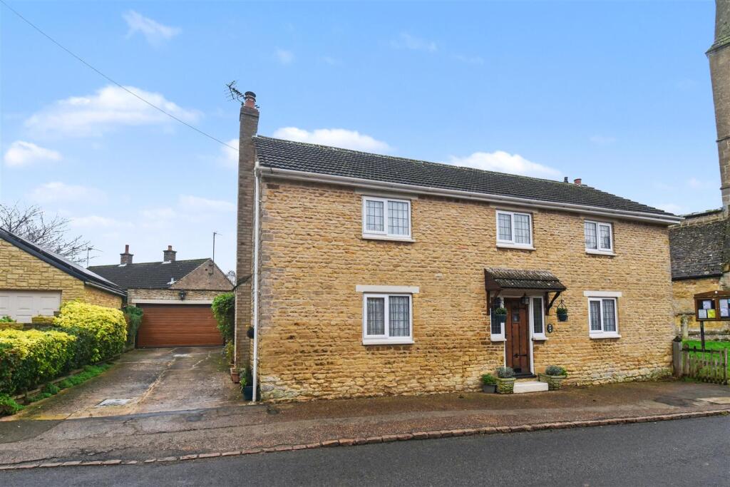 3 bedroom detached house for sale in NN14, High Street, Stanion, NN14