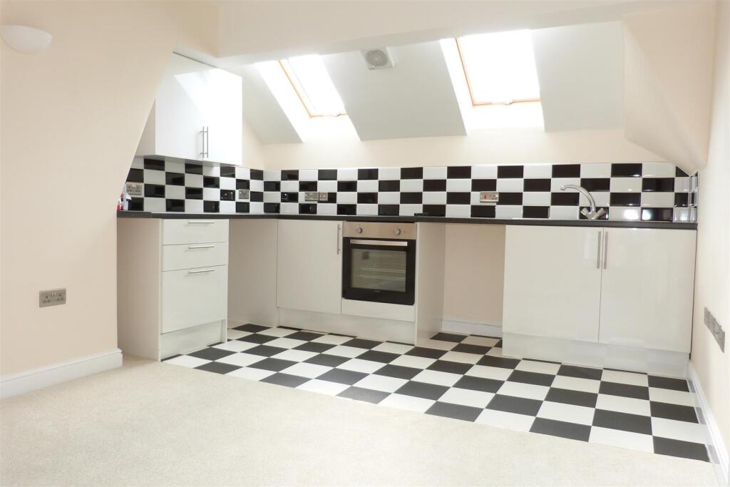 Studio flat for sale in Ashbourne Road, Leek, Staffordshire, ST13 5AS, ST13