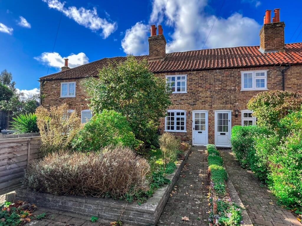 2 bedroom terraced house for sale in Bell Road, East Molesey, KT8