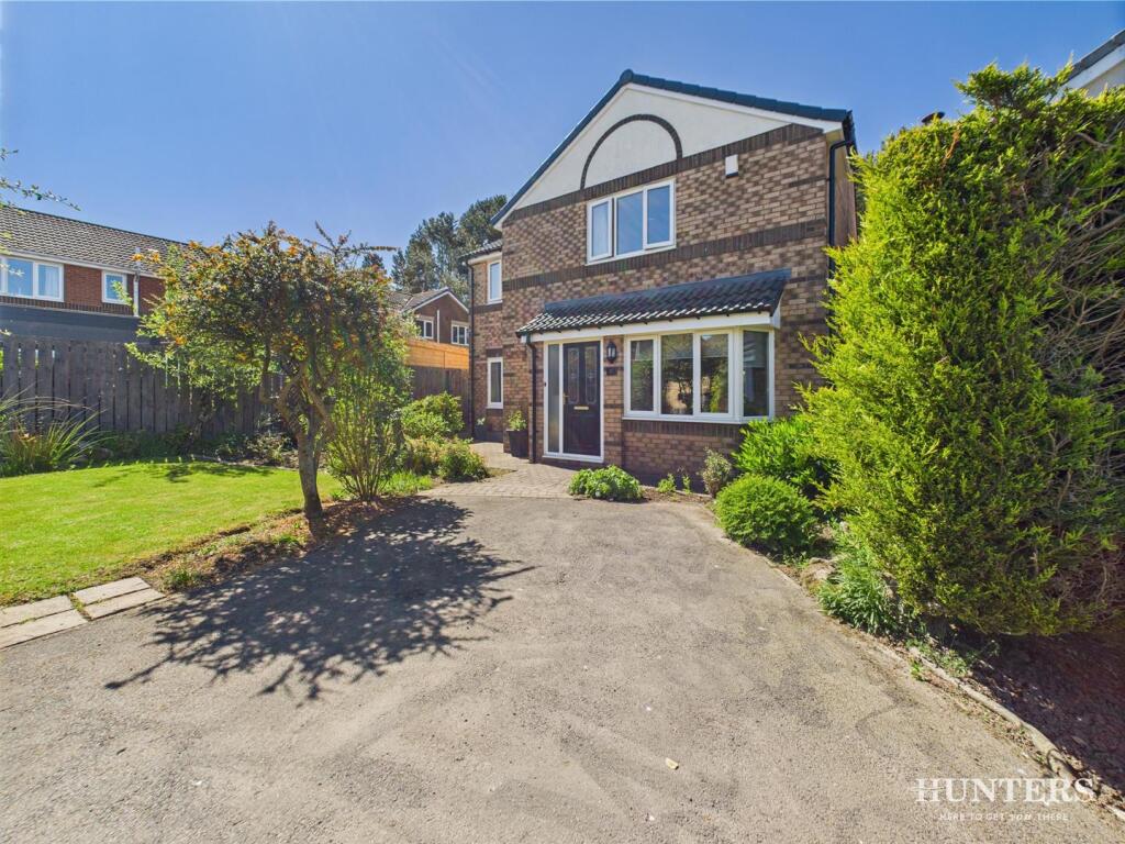 4 bedroom detached house for sale in Plover Drive, Burnopfield ...