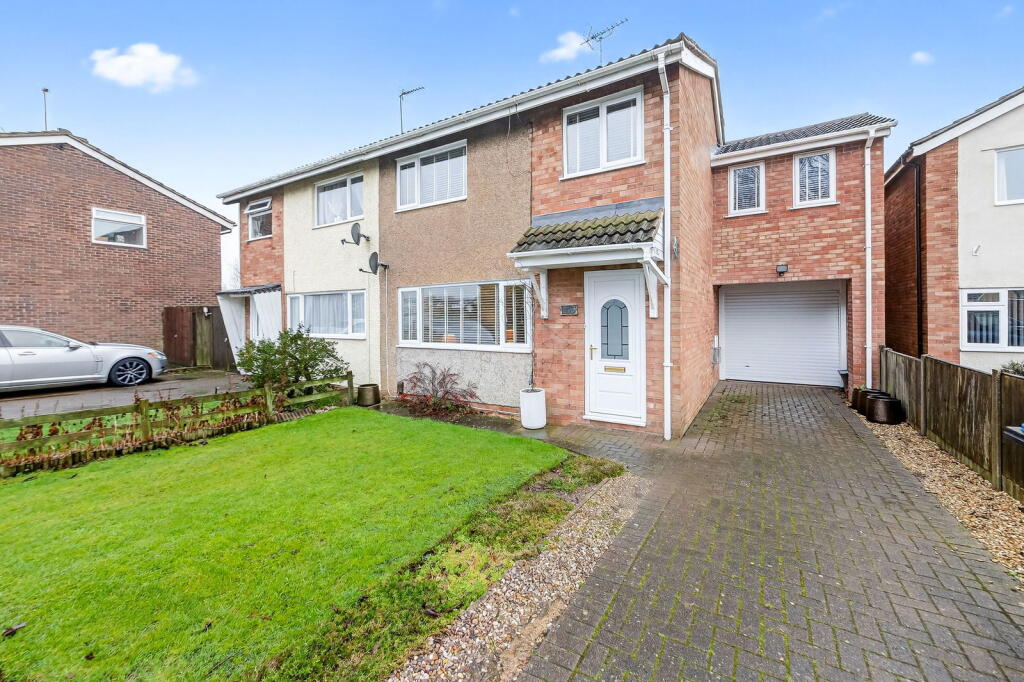 4 bedroom semi-detached house for sale in Cromwell Crescent, Market ...