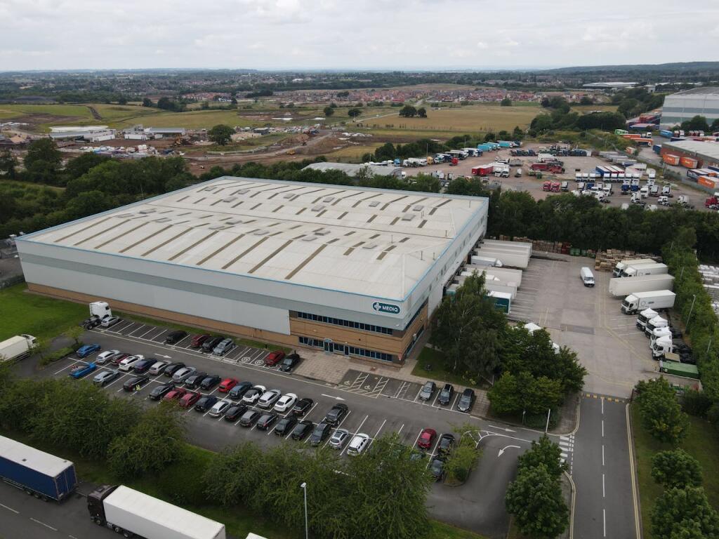 Distribution warehouse to lease in New Frontier House, Interlink Way ...