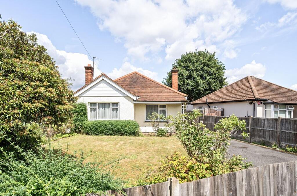 3 bedroom detached bungalow for sale in Halford Road, Ickenham, UB10