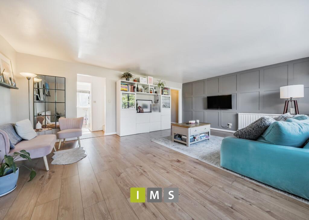 3 bedroom link detached house for sale in Byron Way, Bicester, OX26