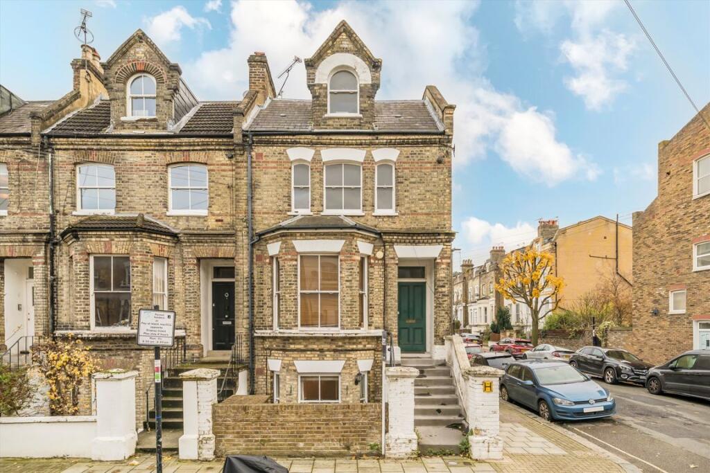 1 bedroom flat for sale in Oberstein Road, Clapham Junction, SW11