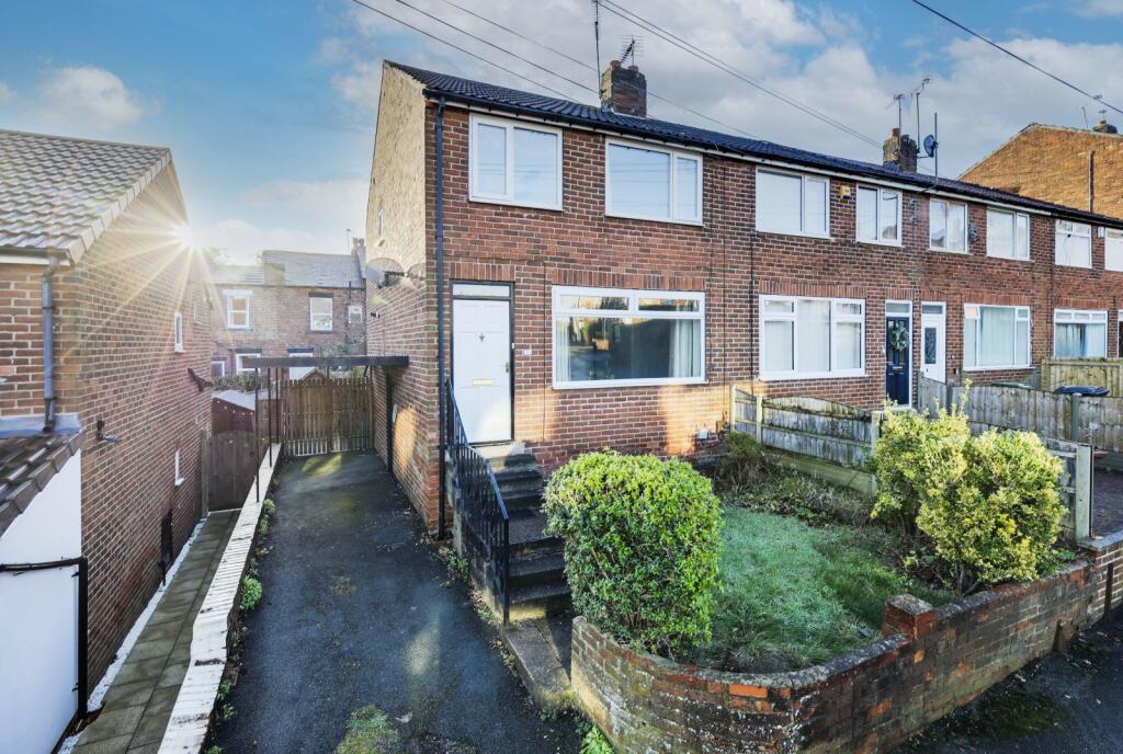 3 bedroom end of terrace house for sale in Springfield Gardens ...