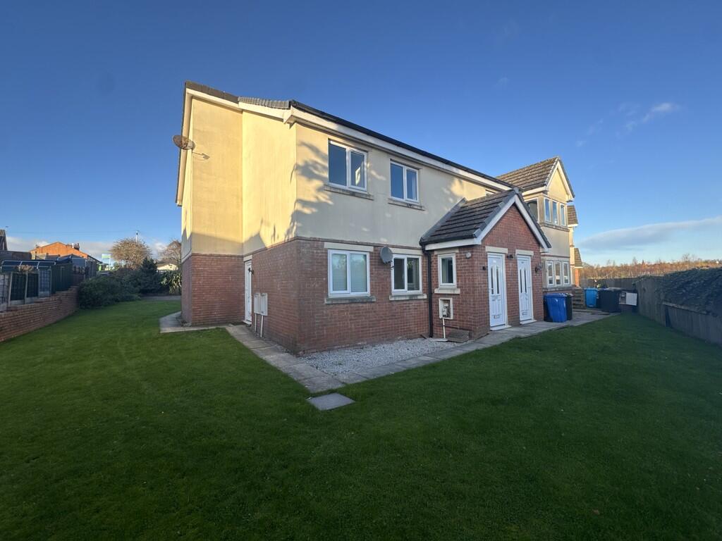 2 bedroom apartment for sale in Oaklands , Fairways, OL11 3BZ, OL11