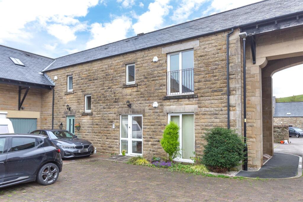2 bedroom flat for sale in Strands Farm Court, Hornby, Lancaster, LA2