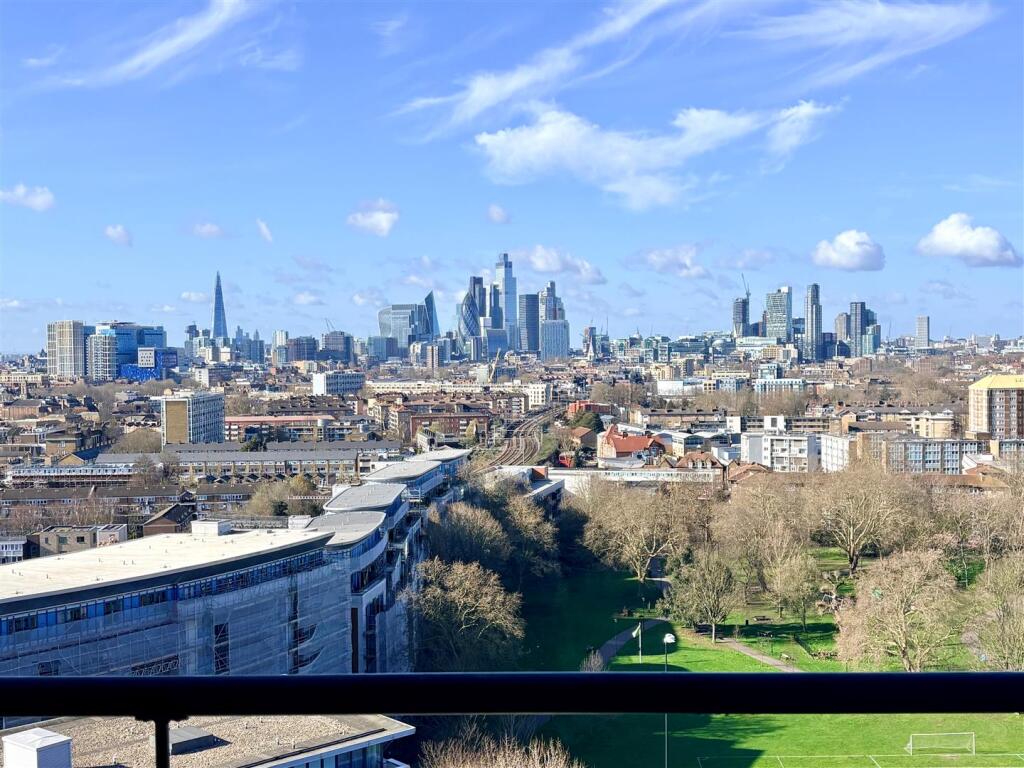 2 bedroom flat for sale in Grand Regent Tower, Bethnal Green, E2