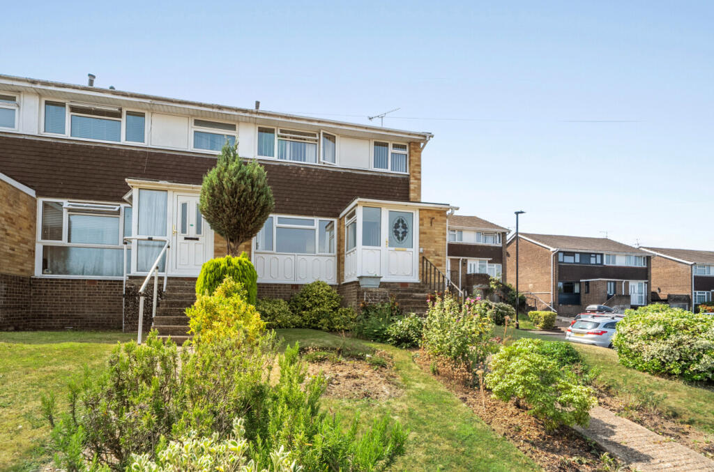 3 bedroom end of terrace house for sale in Arden Close, Southampton ...