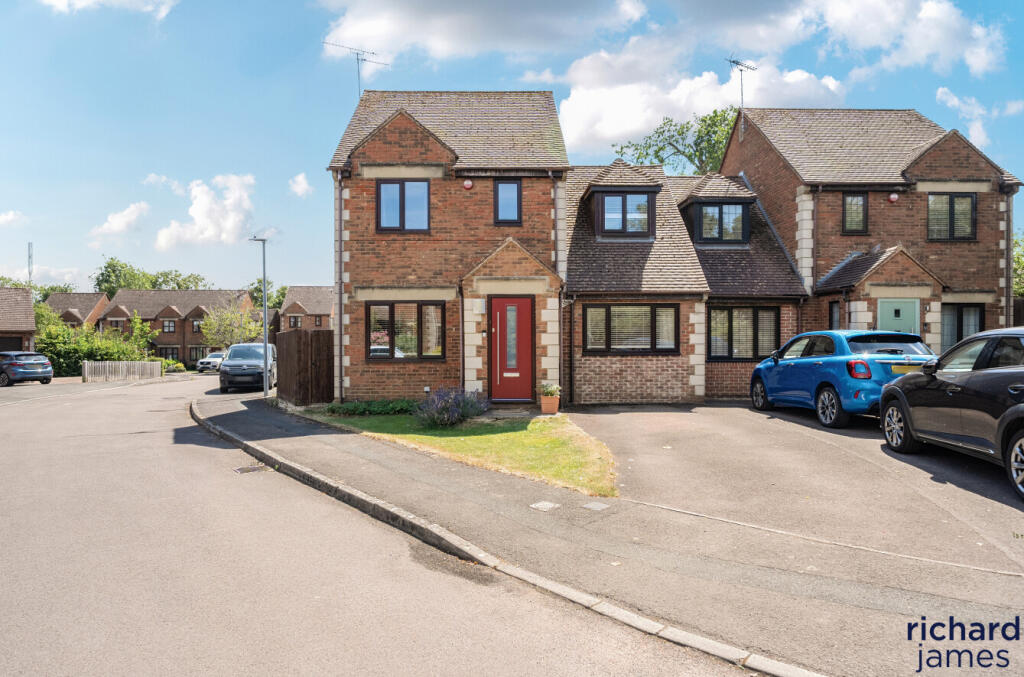 3 bedroom link detached house for sale in Huntsland, Royal Wootton ...