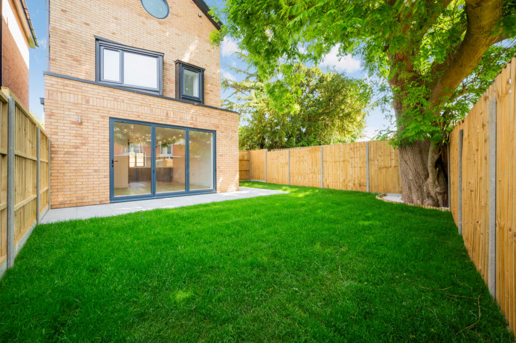 3 bedroom detached house for sale in Grand Drive, Raynes Park, SW20