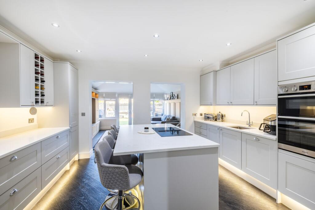 4 bedroom end of terrace house for rent in Tower Place, Warlingham, CR6