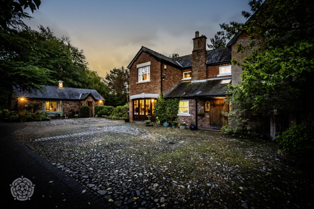 5 bedroom detached house for sale in Barrow Hall Lane, Great Sankey ...