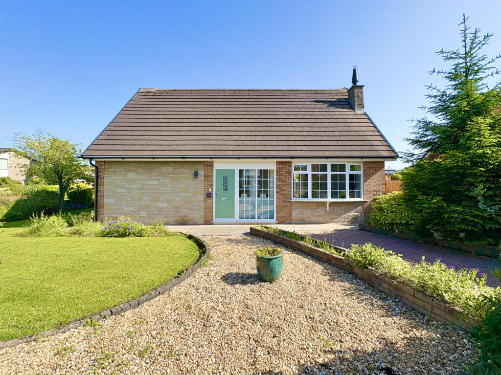 4 bedroom detached bungalow for sale in Yewlands Drive, Garstang, PR3