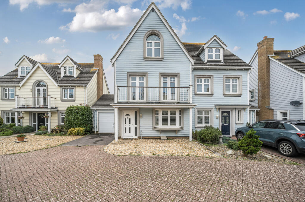 4 bedroom semi-detached house for sale in David Newberry Drive, Lee-on ...