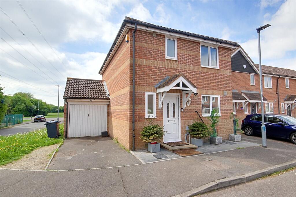 3 bedroom end of terrace house for sale in Pritchett Close, Enfield, EN3