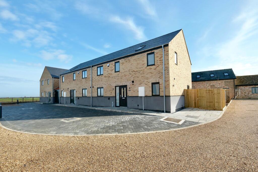 3 bedroom semi-detached house for sale in Manor Farm, Wennington ...