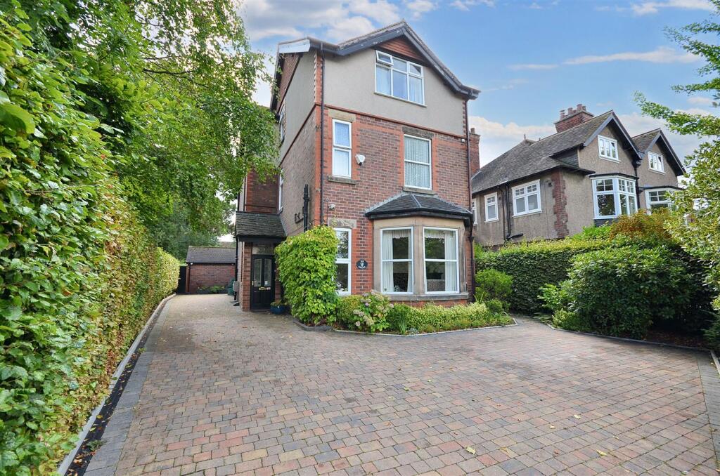 5 bedroom detached house for sale in Oulton Road, Stone, ST15
