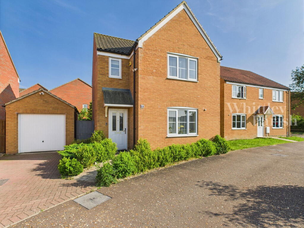 3 bedroom detached house for sale in Harvest Way, Harleston, IP20